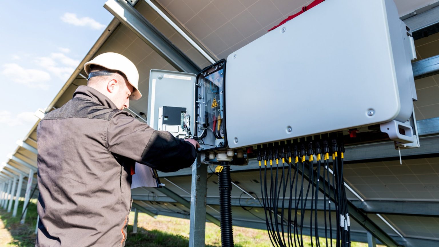 Pourquoi choisir un onduleur solaire intégré à la domotique gérée par ...